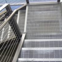 China Stainless Steel Bar Grating Stair Treads 25x5mm Screw Fixation for Industrial Steps for sale