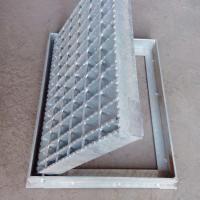 China 3mm Serrated Grating Trench Cover with Angle Frame 25x5mm Bearing Bar Hot Dip Galvanized for sale