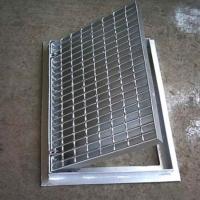 China 3mm Serrated Grating Trench Cover with Angle Frame 25x5mm Bearing Bar Hot Dip Galvanized for sale