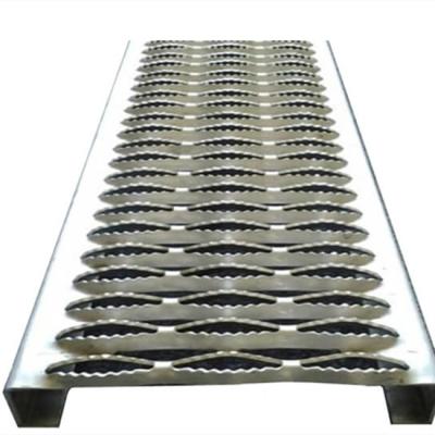China 40MM Anti-Slip Aluminum Grip Strut Grating with Diamond Pattern for Stair Treads and Industrial Walkways for sale