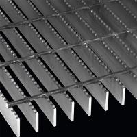 China 30x3 Serrated Steel Grating with Hot-Dipped Galvanized Coating for Industrial Platforms and Walkways for sale