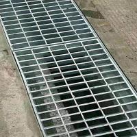 China Q235 Serrated Galvanized Steel Grating 25-100mm Width with Hot-Dipped Zinc Coating for Outdoor Drain Covers for sale