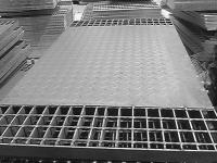 China Hot Dipped Galvanized Compound Steel Grating 25x5mm Bearing Bar Industrial Platform for sale