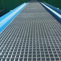 China Serrated Bar Hot Dipped Galvanized Steel Grating - 25x3mm to 100x10mm Sizes with 900 Tons Monthly Capacity for sale