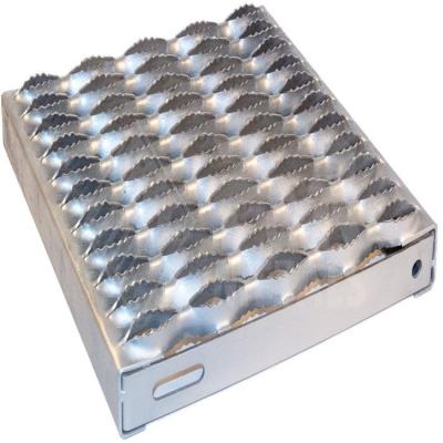 China Diamond Galvanized Non-Slip Grip Strut Plank 1.5-3.5mm Steel Industrial Flooring for sale