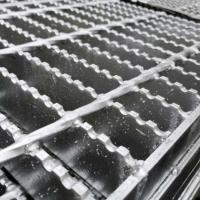 China Hot Dip Galvanized Serrated Steel Bar Grating 32x5mm Anti-Slip Welded Grate for Walkway Platform for sale