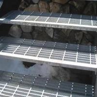 China Hot Dip Galvanized Serrated Steel Bar Grating 32x5mm Anti-Slip Welded Grate for Walkway Platform for sale