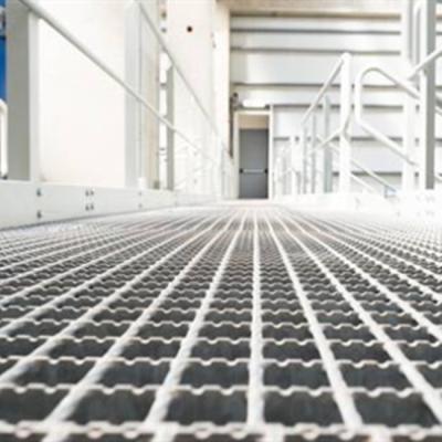 China Hot Dip Galvanized Serrated Steel Bar Grating 32x5mm Anti Slip Welded Walkway Platform for sale