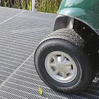 China Hot Dip Galvanized Serrated Steel Bar Grating 32x5mm Anti Slip Welded Walkway Platform for sale