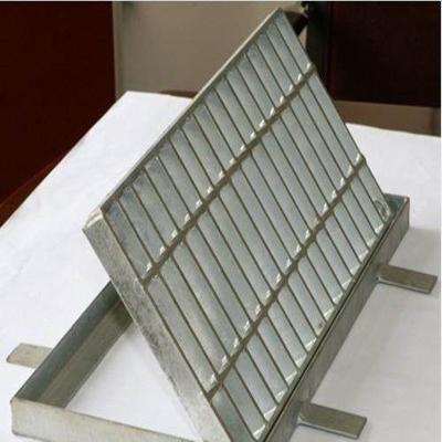 China Light Duty Galvanized Steel Grating Trench Cover 36x240 inch 25x5mm Bearing Bar for sale