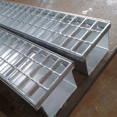 China Serrated Galvanized Steel Grating Trench Cover 32mm x 5mm Anti Slip Heavy Duty Drain Grate for sale