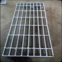 China Hot Dip Galvanized Steel Stair Treads T1 T2 T3 T4 Type Walkway Grating 25x5mm for sale