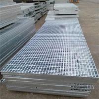 China Hot Dip Galvanized Steel Grating Walkway Platform 25x5mm Bearing Bar 30mm Spacing for sale