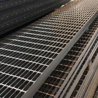 China SS316 Industrial Mezzanine Riveted Bar Steel Grating 1-1/8 Spacing Heavy Duty for sale