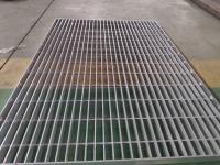 China 38mm Height Oxidation Aluminum Bar Grating with Swaged Connection for Walkways and Platforms for sale