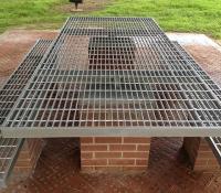 China Q235 Carbon Steel Grating 30x5 Heavy Duty Floor Grating Hot Dipped Galvanized 995mm for sale