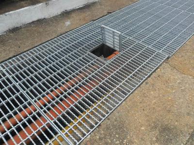 China Q235 Carbon Steel Grating 30x5 Heavy Duty Floor Grating Hot Dipped Galvanized 995mm for sale