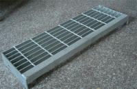 China Hot Dip Galvanized Steel Grating Walkway Kickplate Toeboard for Handrail Systems BS EN 14122 for sale