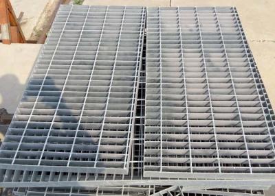 China Hot Dip Galvanized Steel Grating Trench Drain Cover 30x2mm Bearing Bar for sale