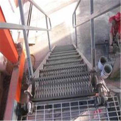 China Galvanized Steel Grip Strut Walkway 10 Gauge 24-36 Inch Width 5 Inch Channel Height Anti-Skid Serrated Grating for sale