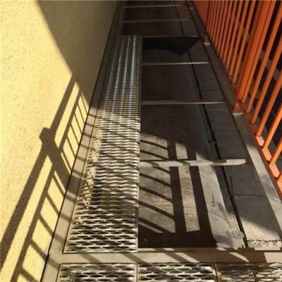 China Grip Strut Diamond Channel Perforated Metal Safety Grating Treads 1-7/8
