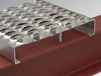 China Diamond Grip Safety Grating Stair Treads - High Strength Steel & Aluminum with 304/316L Stainless Options for sale