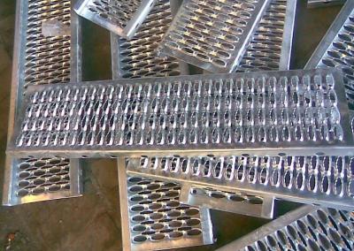 China Heavy-Duty Walkway Slip Resistant Grip Strut Grating with 5