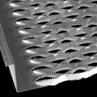 China Roof Walkway Grip Strut Safety Grating Anti-Skid Aluminum Metal with 23 ksi Yield Strength and Multiple Width Options for sale