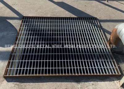 China Heavy Duty Mild Steel Floor Grating 12mm×12mm Cross Bar 800mm×1025mm Panel with Hot-Dip Galvanized Finish for sale