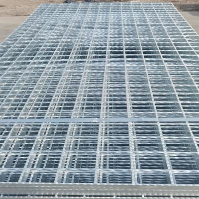 China Q235 Low Carbon Serrated Steel Grating Anti Slip Bearing Bar 914mm Length 1 3/16in Pitch for sale