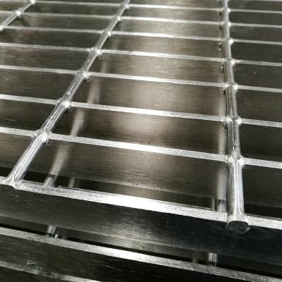 China Stainless Steel Floor Grating 25x3mm to 100x10mm for Industrial Platforms and Walkway Decks for sale