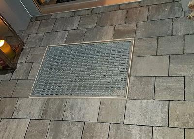 China Galvanized Steel Grating Doormat 30mm Thick 30x30mm Mesh Heavy Duty Industrial Entrance Mat for sale