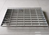 China Low Carbon Steel Bar Grating Stair Treads 25x5mm Bearing Bar Anti Slip Surface for Industrial Walkway Platform for sale