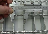China Hot Dipped Galvanized Steel Bar Grating 914mm Width 30mm Depth Welded Walkway for sale