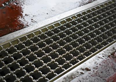 China 304 Stainless Steel Heavy Duty Press Locked Grating 40x5mm for Trench Cover Walkway Stair Treads for sale