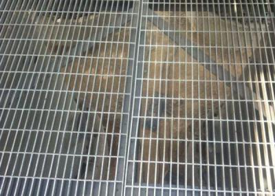 China Hot Dip Galvanized Industrial Steel Grating Serrated Bar Walkway Platform Webforge for sale
