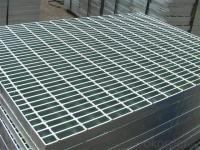 China Hot Dip Galvanized Heavy Duty Steel Grating 32x5mm Anti-Skid Flooring for sale