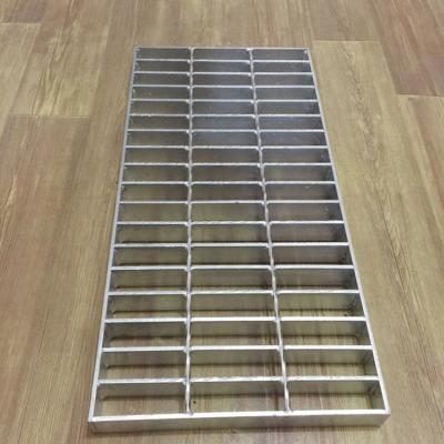 China Hot Dipped Galvanized Steel Walk Grating 25x5mm Serrated I Bar for Industrial Flooring for sale