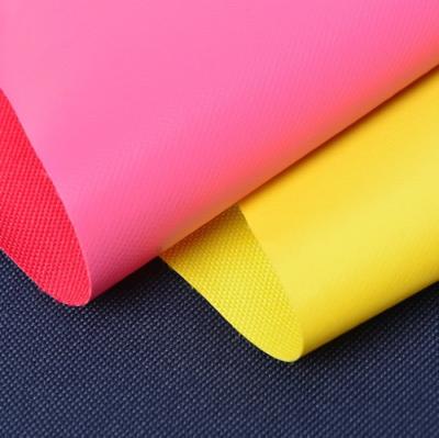 China Wrinkle Resistant 300D Polyester Oxford Cloth Plain Pattern Highly Versatile for sale
