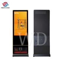 China Colorful Android 7.1 Floor Standing Digital Signage With Shoe Polisher for sale
