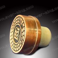 China Pantone Custom Metal Glossy Spirit Bottle Closures for sale
