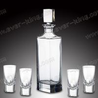 China ISO9001 750ml Clear Embossing Whiskey Empty Bottle for sale