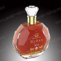 China High End Diamond Shape Glass Brandy Bottle Embossed for sale