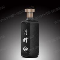 China Screw Cork Custom Glass Bottle Embossing For Vodka And Gin for sale