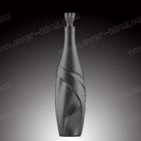 China Fast Delivery Vodka Black Liquor Glass Bottle Empty Clear 700ml for sale