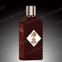 China Cork Crystal Rum Liquor Glass Bottles Luxury Custom Design 700ml for sale