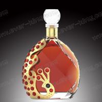 China Luxury Crystal 700Ml Whiskey Glass Bottle With Glass Cap for sale