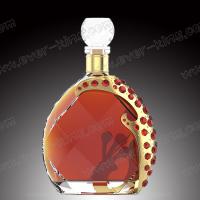 China Luxury Crystal 700Ml Whiskey Glass Bottle With Glass Cap for sale