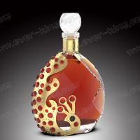 China Luxury Crystal 700Ml Whiskey Glass Bottle With Glass Cap for sale