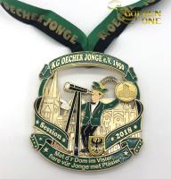 China OEM Circle Shape Antique Gold Medal Brass Tag Carnival Marathon Keepsake Ribbon Bespoken Medal for sale